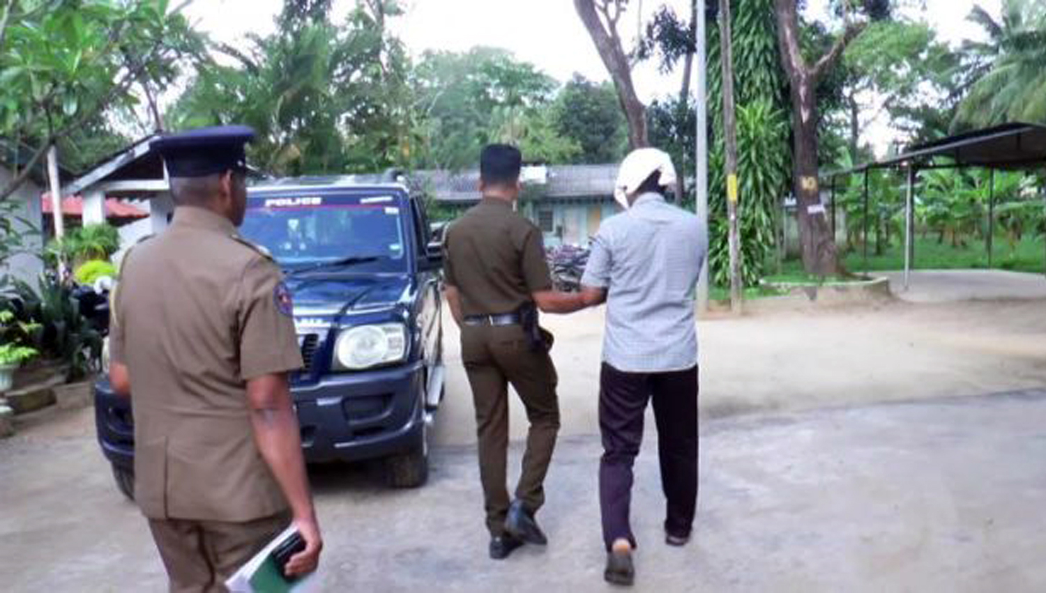 யாழில் 3 வயது பெண் குழந்தை கஞ்சாவுக்கு அடிமையான தந்தையால் கொடூர வல்லுறவு!! தாயையும் ...