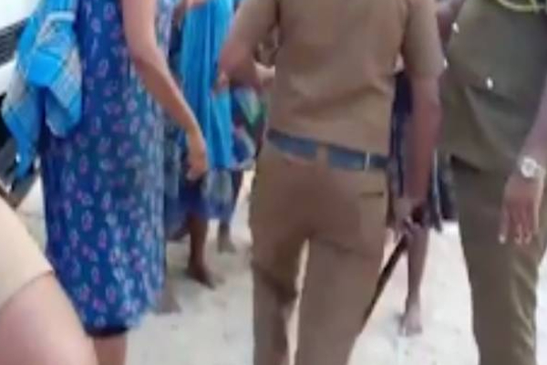 கொழும்பில் தமிழ் மாணவர்களை குறி வைத்து பாலியல் உறவுக்கு அழைக்கும் யுவதிகள்!! 8 பேர் கைது!! - Vampan