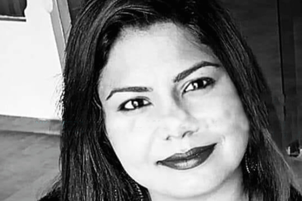 கூந்தலை அயன் பண்ணிய அரச முகாமைத்துவ உதவியாளரான சுபாசினி மின்சாரம் தாக்கி பலி!! - Vampan