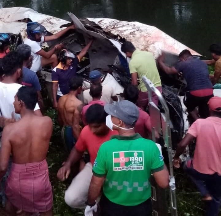 பொலனறுவை வீதியில் யானையில் ஆக்ரோச தாக்குதல்!! வாகனத்தில் சென்ற சந்தருவன் மரணம்!! - Vampan