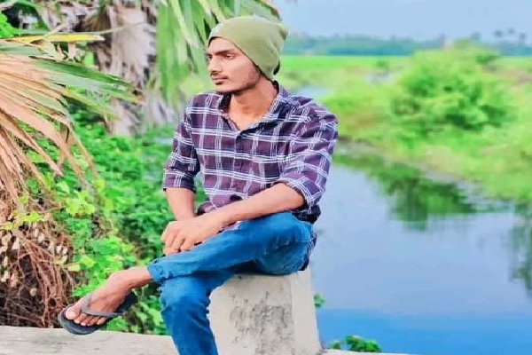 யாழில் 18 வயது சிவகலக்சன் விபரீத முடிவெடுத்து மரணம்!! - Vampan