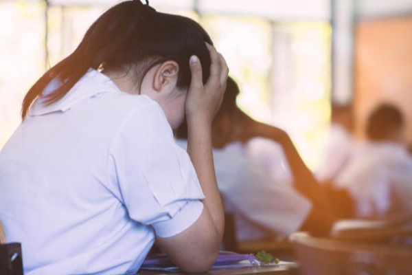 யாழில் 14 வயது பாடசாலை மாணவி துஸ்பிரயோகம்!! 52 வயது காமுக ஆசிரியர் கைது!! - Vampan