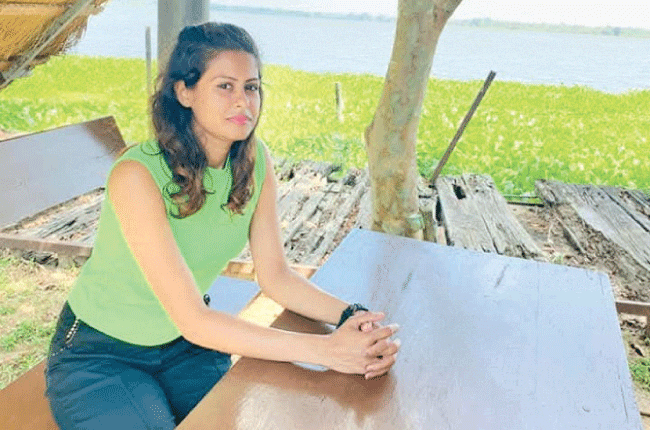 காதலன் வெளிநாடு சென்று தன்னுடன் கதைக்கவில்லை என்ற விரக்தி!! 33 வயது புத்தளம் மெரினா ரயிலில் ...