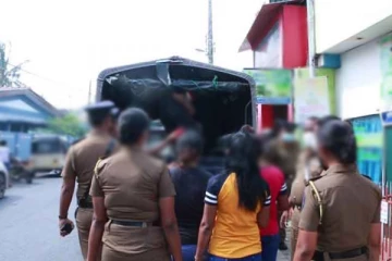 யாழில் வீட்டுக்குள் இயங்கிய விபச்சார விடுதி பிடிபட்டது எப்படி? 53வயதுக் கிழவியும் பிடிபட்டாள் ...