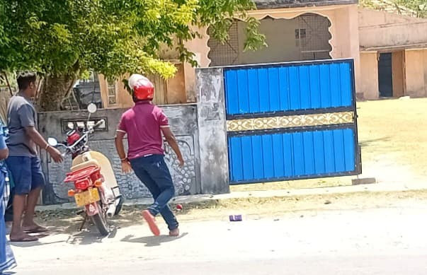 வேலணையில் NPP கட்சிஆதரவாளர்களால் ஊடகவியலாளர் மீது தாக்குதல்!! - Vampan