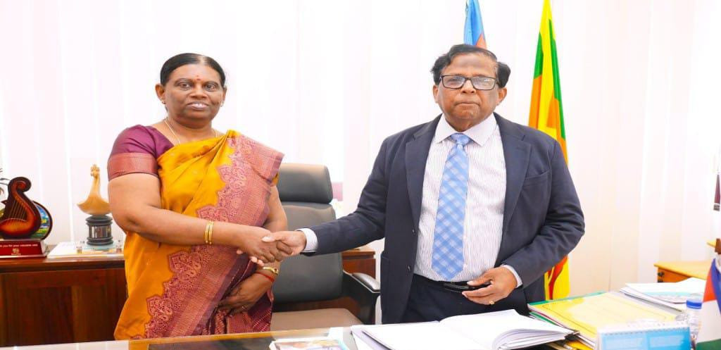 வடக்கு மாகாண ஆளுநருடன் புதிய பிரதம செயலர் சந்திப்பு..! - Vampan