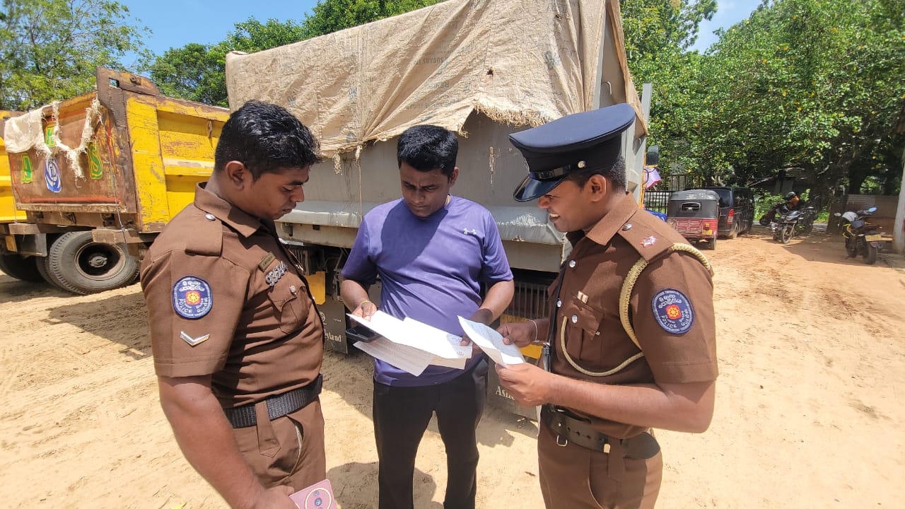 கள்ள அனுமதிப்பத்திரம் மூலம் மணல் ஏற்றி வந்த 3 டிப்பர் சாரதிகளை கைது செய்த சாவகச்சேரி பொலிசார் ...