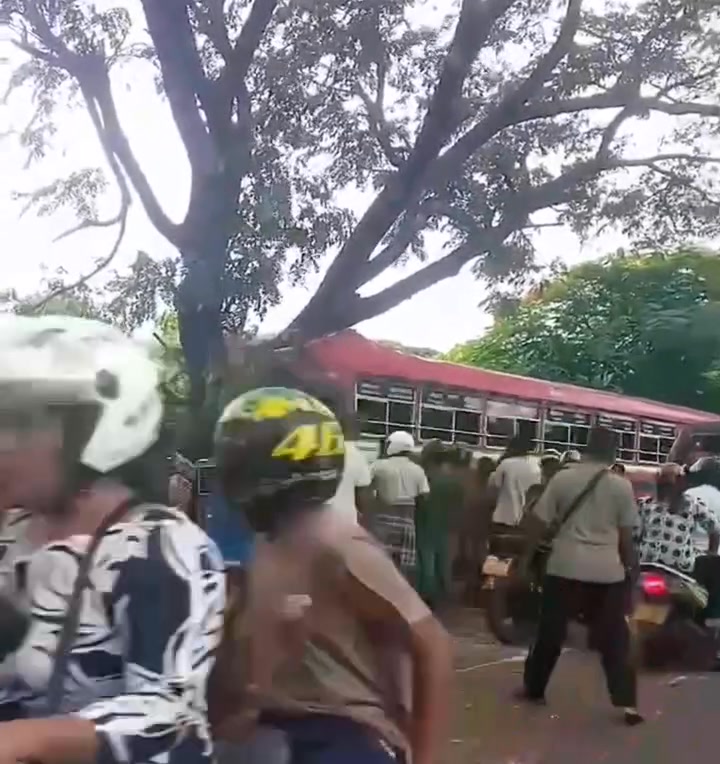 பருத்தித்துறையிருந்து கொழும்பு சென்ற பேருந்து தெதுரு ஓயாவில் விபத்து - 15 பேருக்கு காயம் Video ...